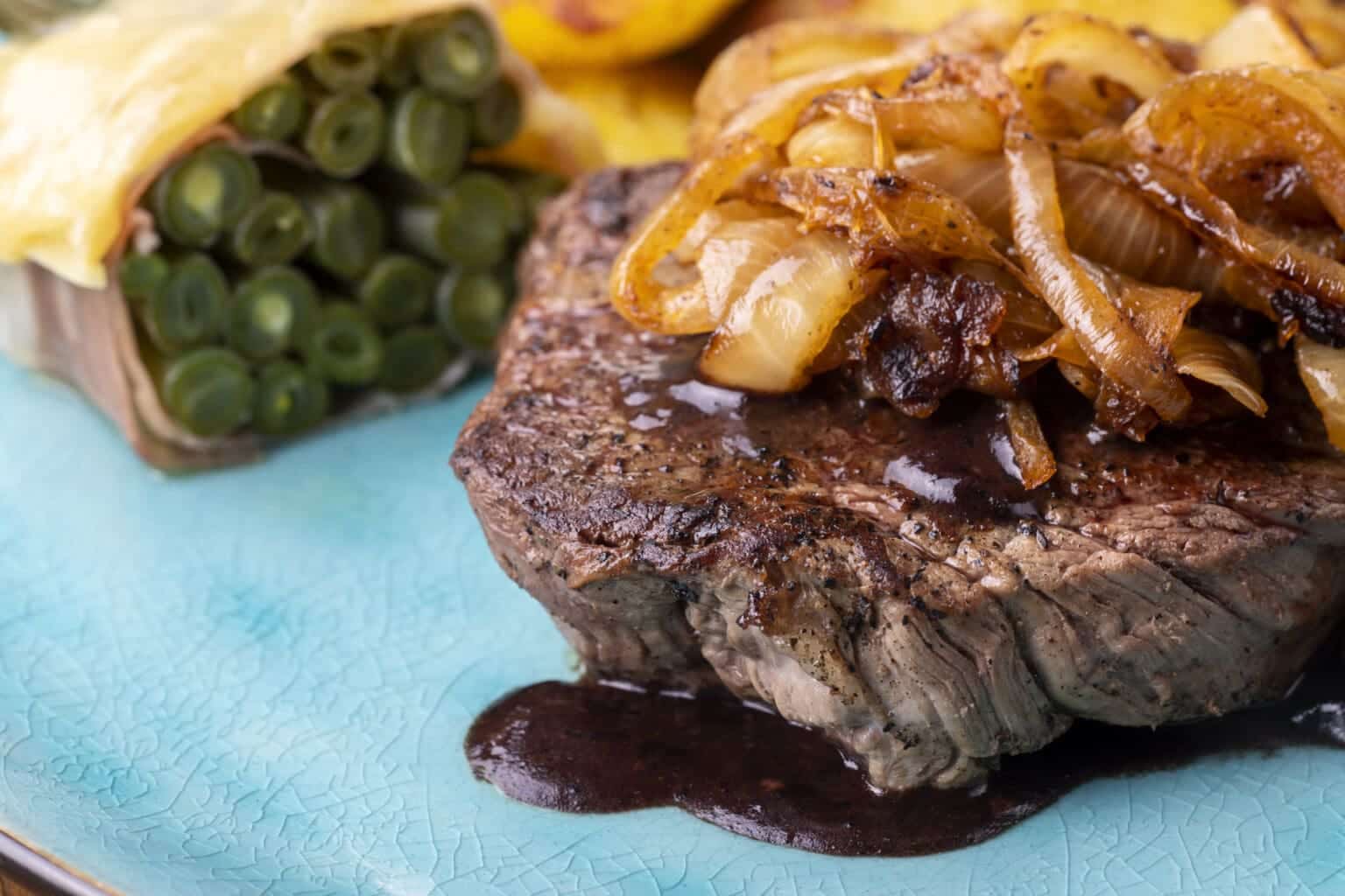 How to Perfectly Sous Vide Steak - Amazing Food & Drink