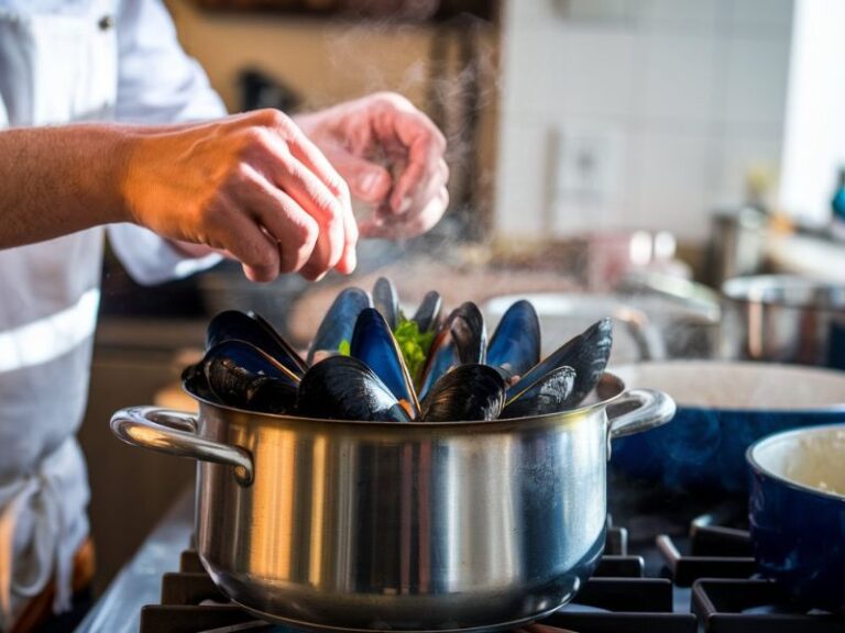 How to Cook Mussels the Irish Way: A Step-by-Step Guide